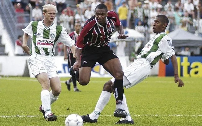 Cria do São Paulo, Júlio Baptista completa 44 anos: relembre todos os ...